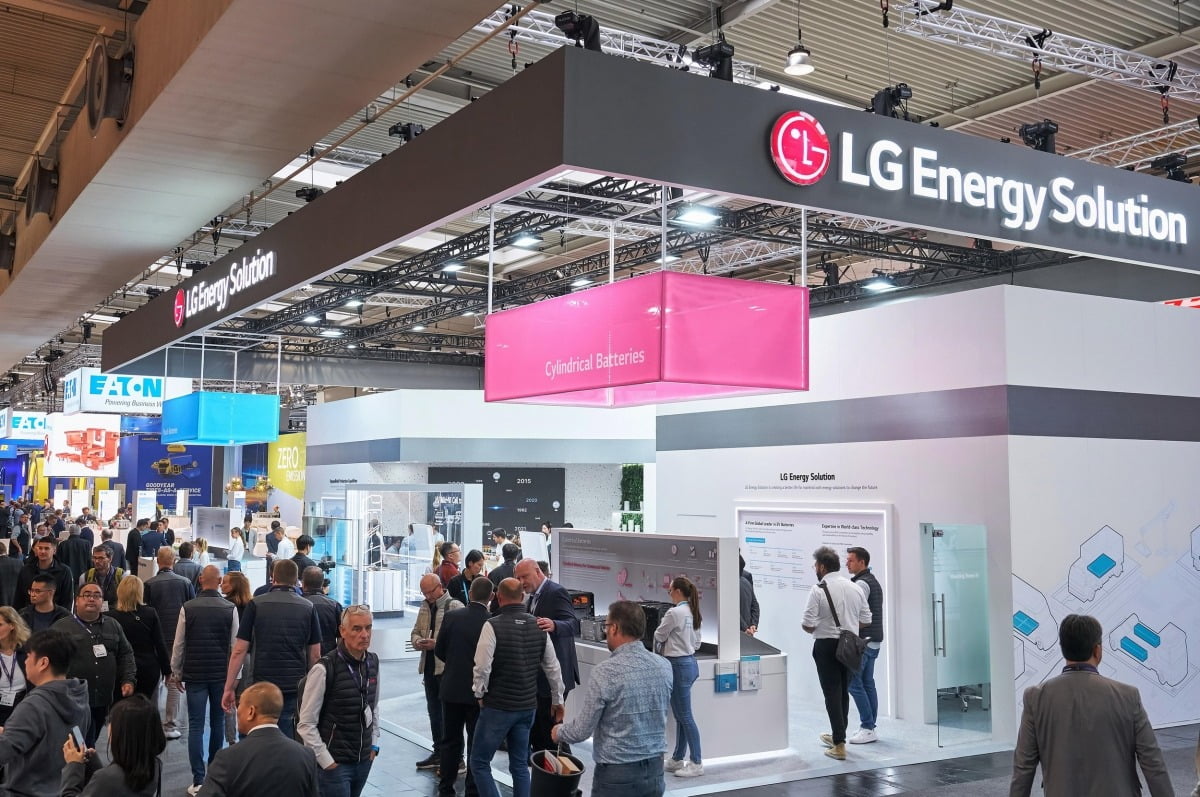 속보 LG엔솔 3분기 영업익 4483억…전년比 387 ↓ │ 매거진한경