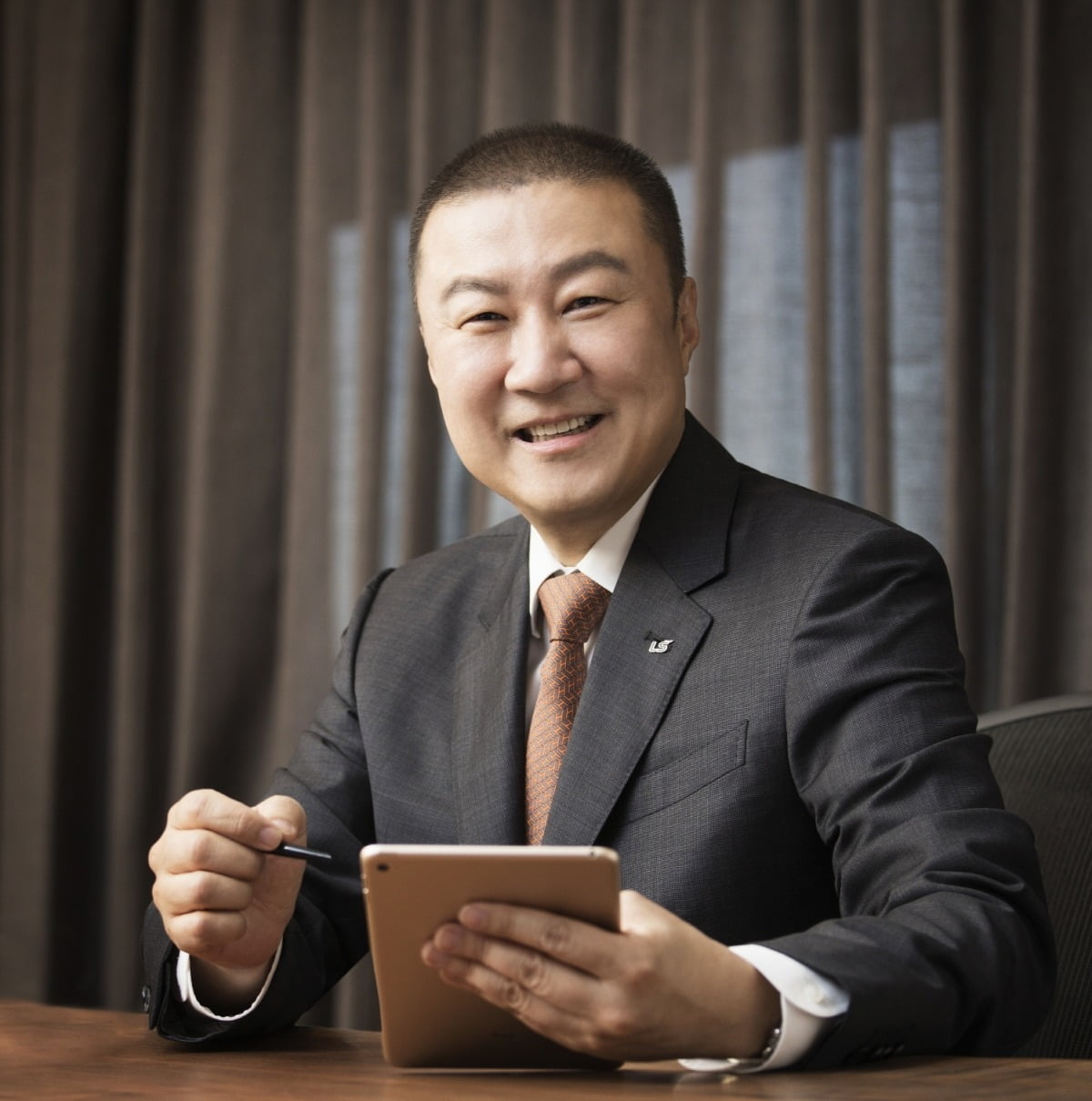 LS그룹 구자은 보수 70억…LS일렉트릭 구자균은 71억 │ 매거진한경